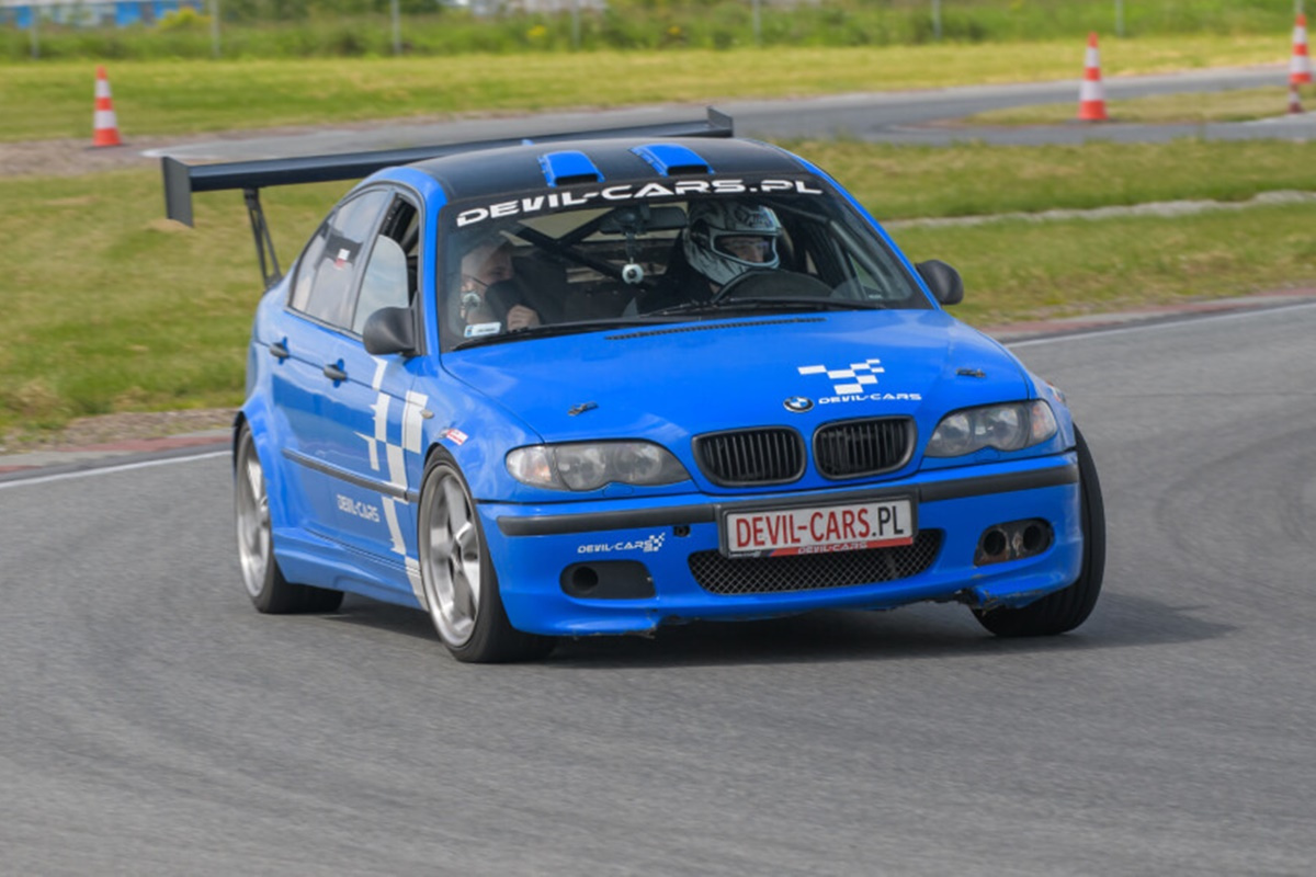Driving behind the wheel of a BMW M3 E46 on the track (3 laps) 3 laps ...